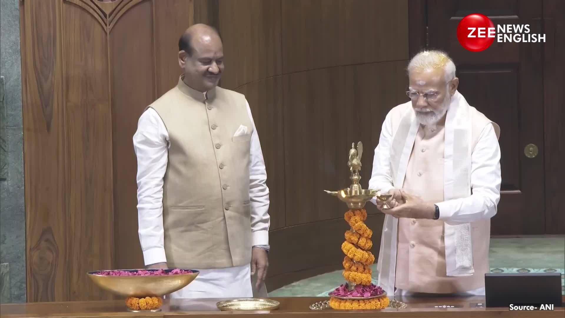 PM Modi Light Up Lamps At The Parliament And Take Blessings Of the ...