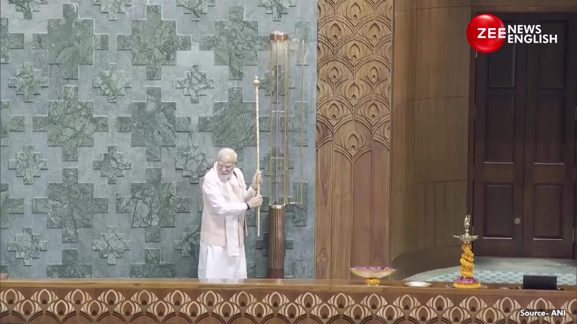 PM Modi Place The Sengol Inside The New Parliament | Zee News