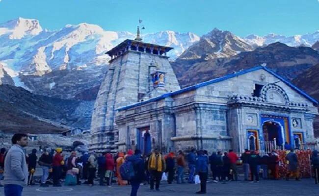 Kedarnath Dham witness rain with light snowfall | Zee News