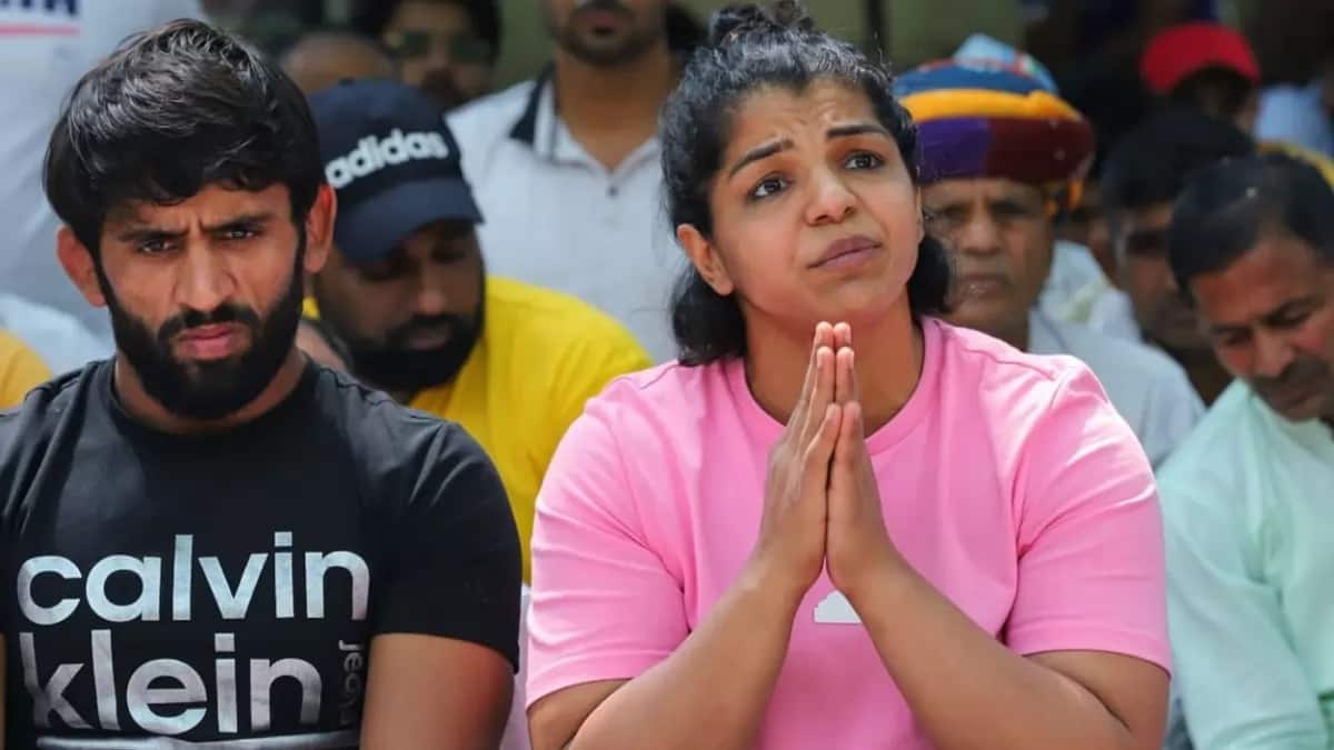 Wrestlers Protest: Wrestler Sakshi Malik alleges pressure is being made ...
