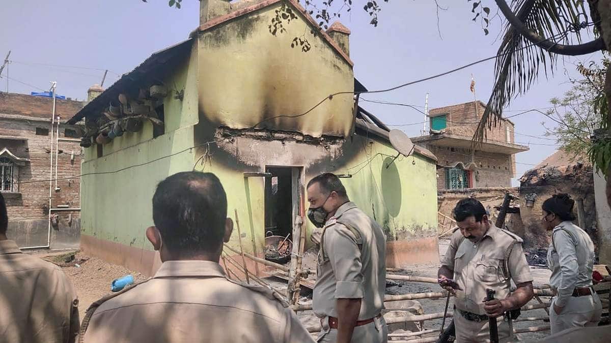 Several bombs recovered from a house in West Bengal's Birbhum | Zee News