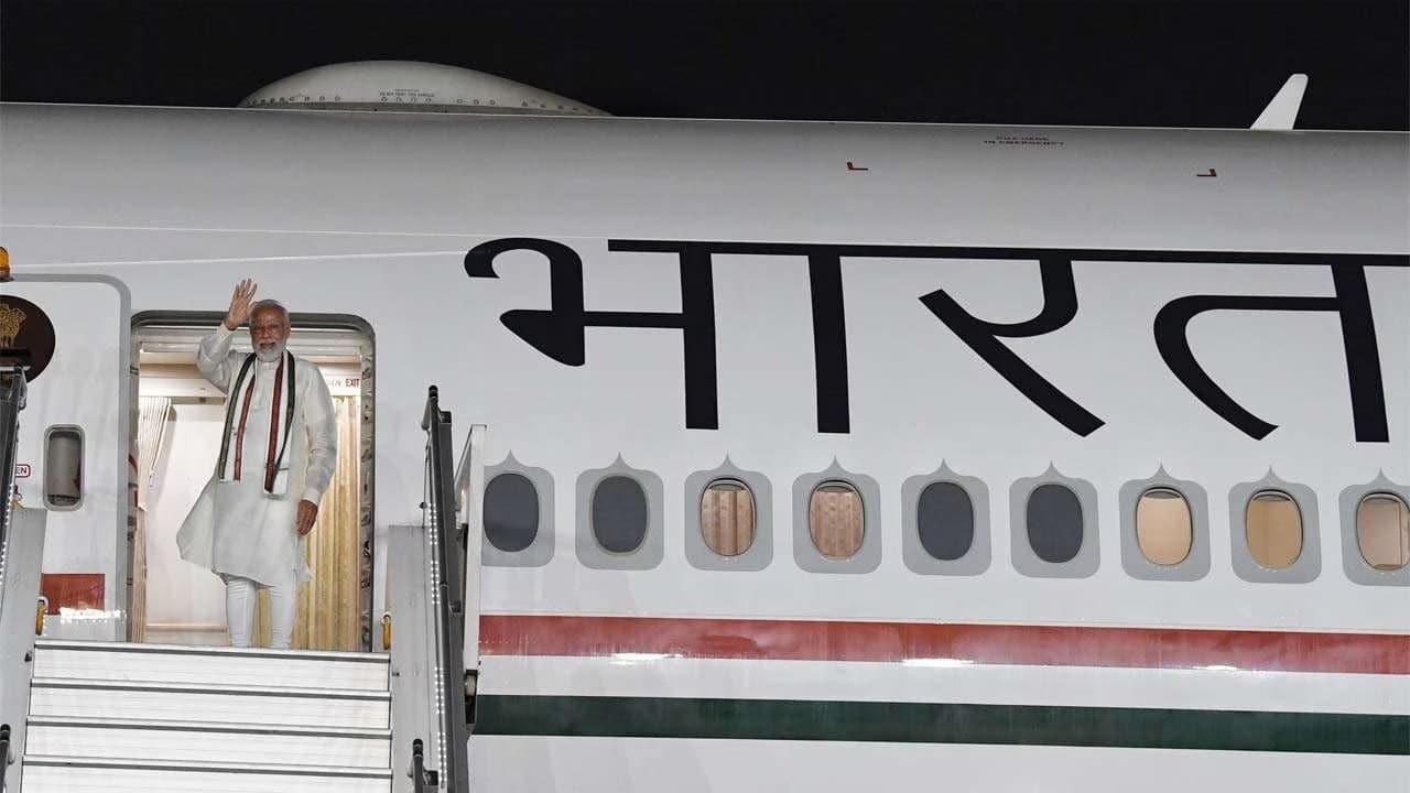 Prime Minister Narendra Modi leaves for America | Zee News