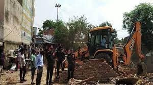 Tremendous uproar in Delhi's Mandawali, uproar over removal of ...