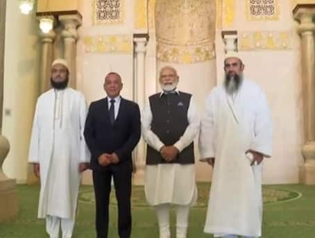 PM Modi awarded 'Order of the Nile' in Egypt | Zee News