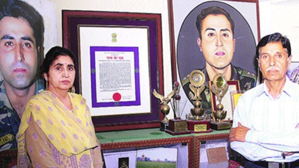 Who Was Captain Vikram Batra? Relive Story Of The Valiant Indian Army ...
