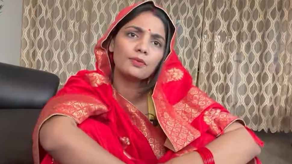 Who Is Neha Singh Rathore, The Bhojpuri Singer Who Has Been Booked For ...