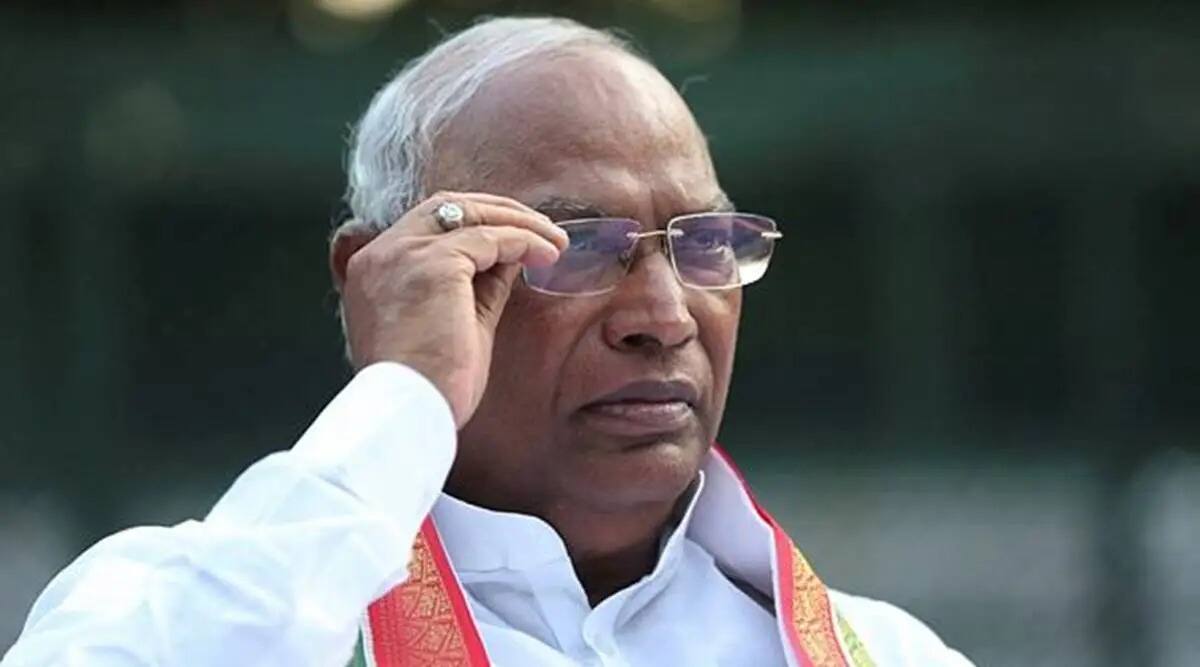 Mallikarjun Kharge makes big remark on PM Modi | Zee News