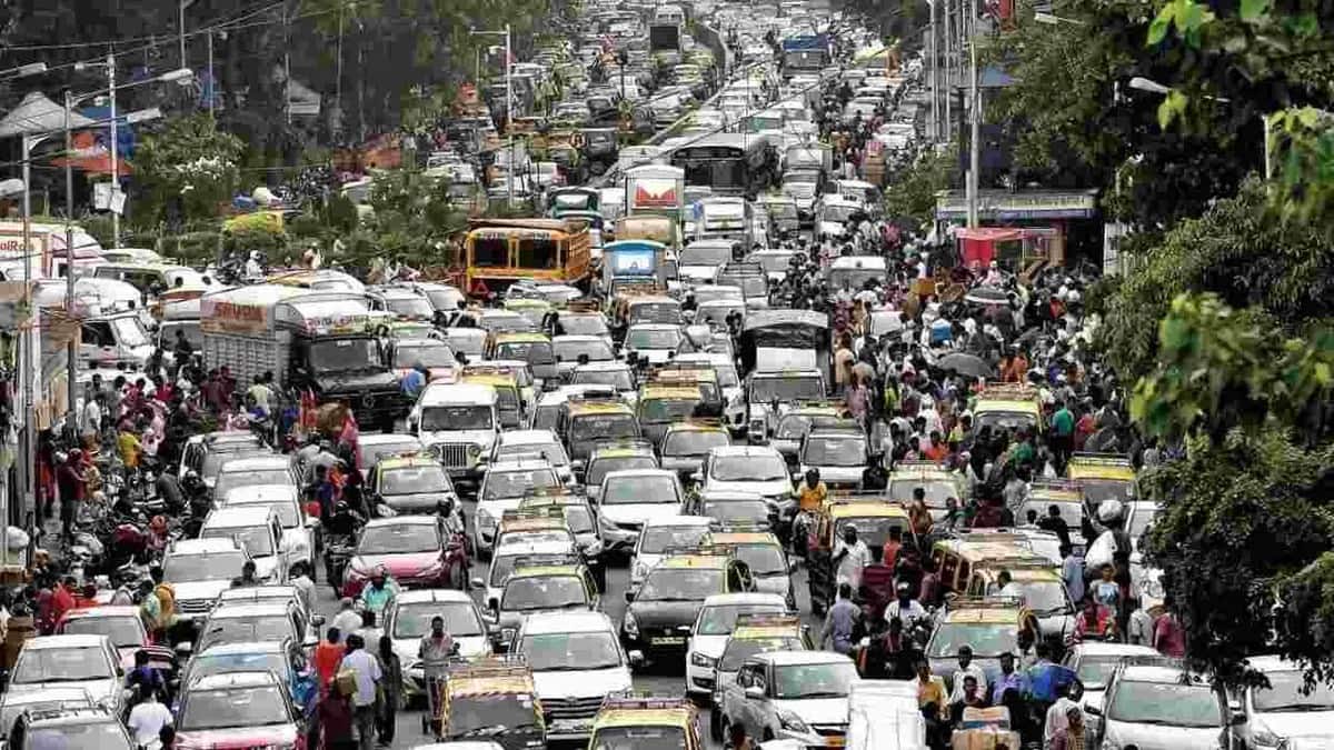 Heavy Traffic Jam at Mumbai-Bengaluru Expressway amid heavy rain | Zee News