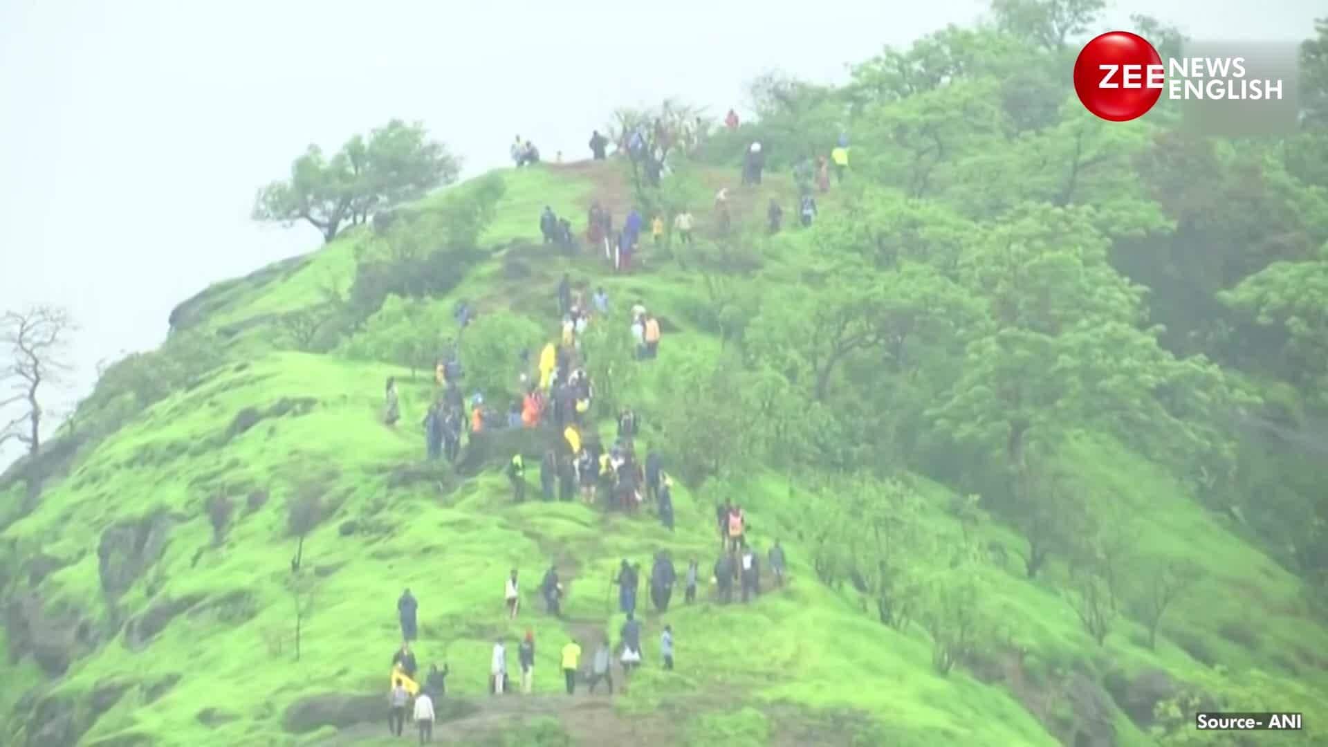 Raigad landslide: Rescue operation underway for 17 stuck people | Zee News