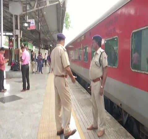RPF jawan firing in Jaipur Express train | Zee News