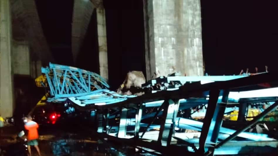 16 dead in Maharashtra Crane Collapse Incident | Zee News