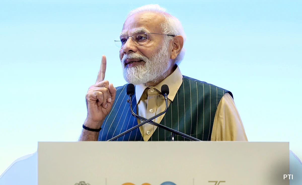 PM Modi makes huge statement on receiving Lokmanya Tilak Award | Zee News