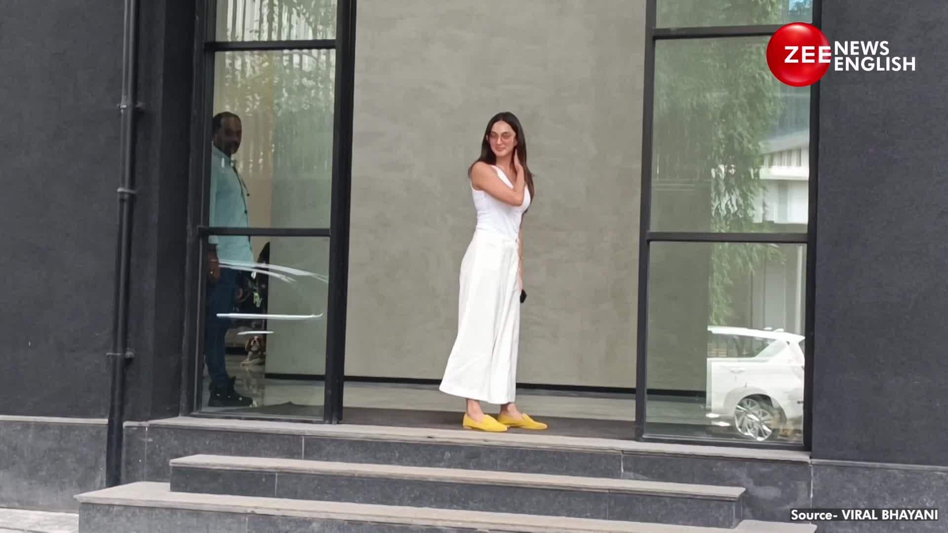 Kiara Advani Spotted Visiting At Excel Entertainment Office, Is She In ...