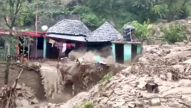 Heavy devastation due to floods and rains in Himachal Pradesh | Zee News