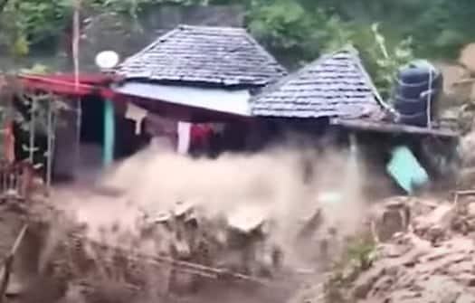 Himachal Floods causes massive destruction due to heavy rains | Zee News