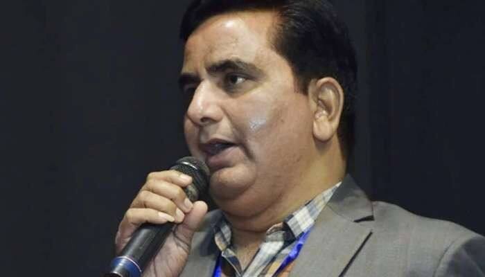 AIMIM leader Danish Qureshi and Deepak Chaursia gets into heated debate | Zee News