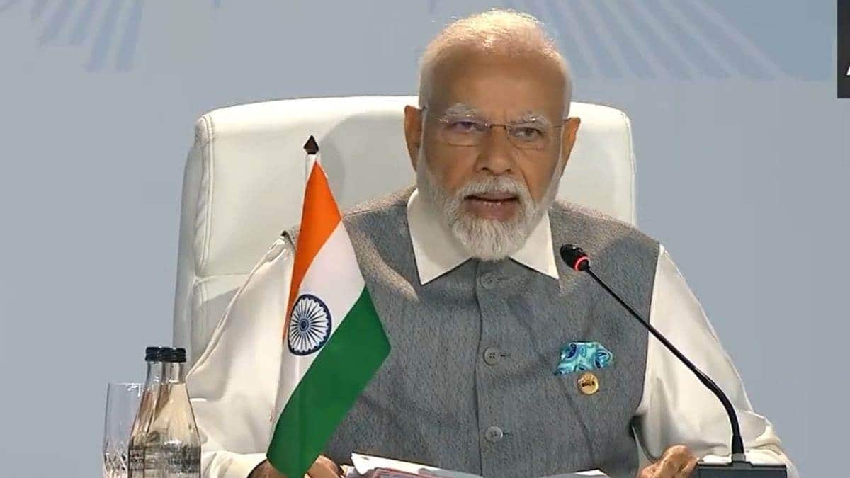 PM Modi mentions about Chandrayaan during BRICS Summit | Zee News