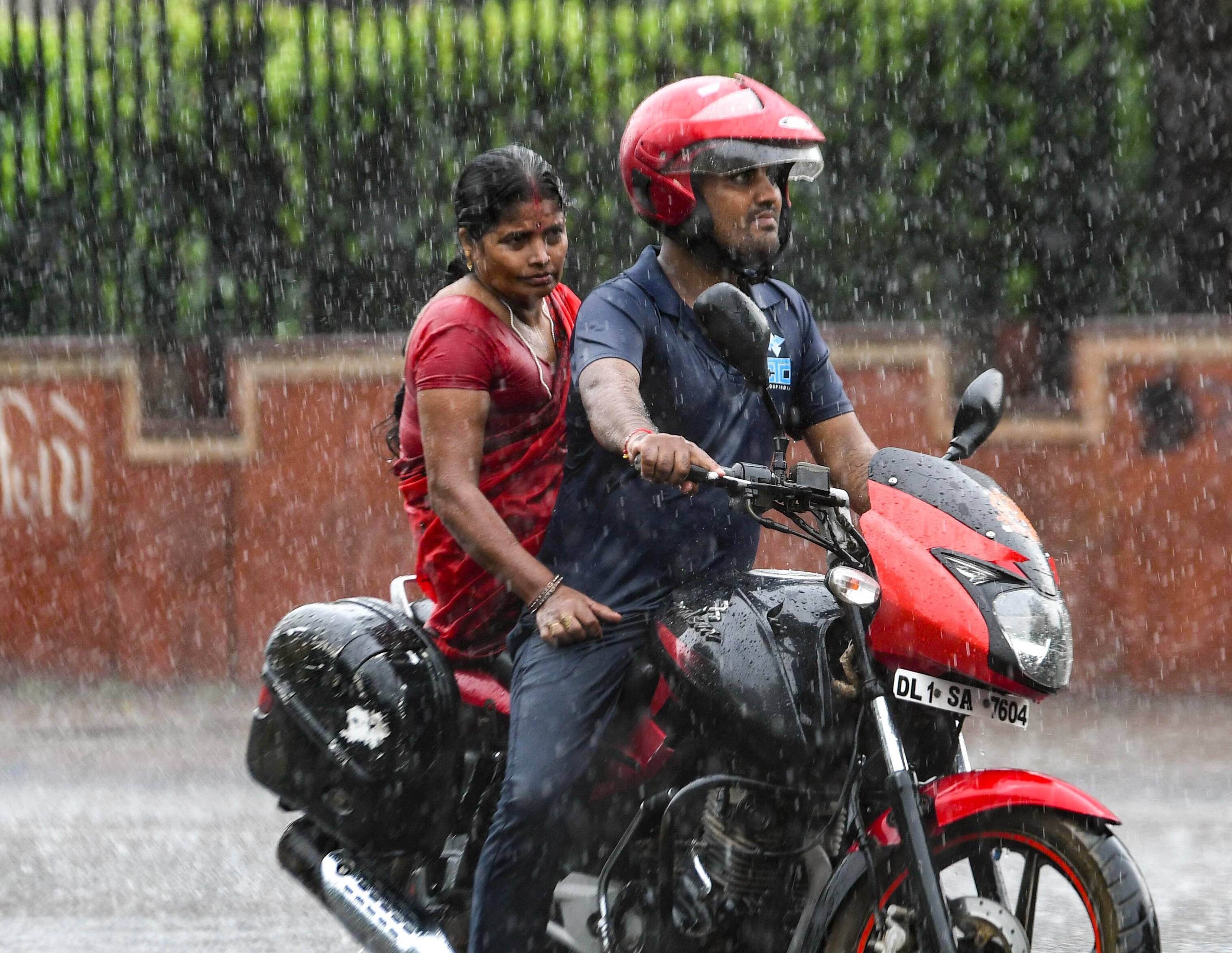 Weather Update: IMD Predicts Heavy Rainfall In Maharashtra, Karnataka ...