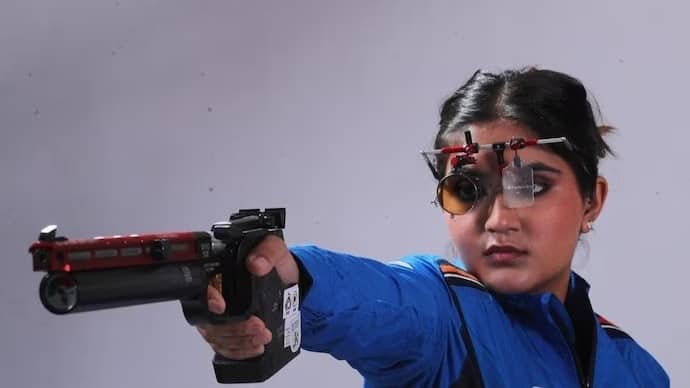Palak wins gold and Isha Singh wins silver medal in 10 Meter Air Pistol ...
