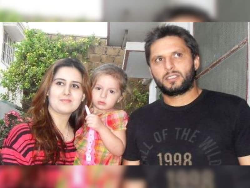 Meet Beautiful Wives And Girlfriends Of Pakistan Cricketers - In Pics ...