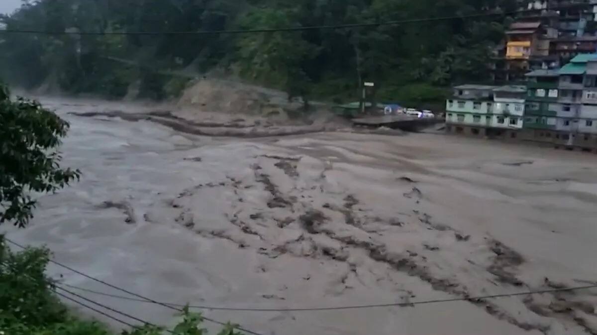 Sikkim flood situation seems to worsen as Dam breaks | Zee News