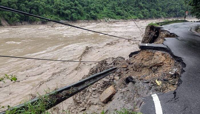 6000 people stranded in Lachen-Lachung, 19 dies due to flood | Zee News