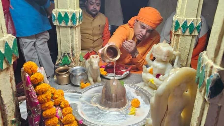 Another 'Yogi' To Become Chief Minister? Know All About BJP's Mahant ...