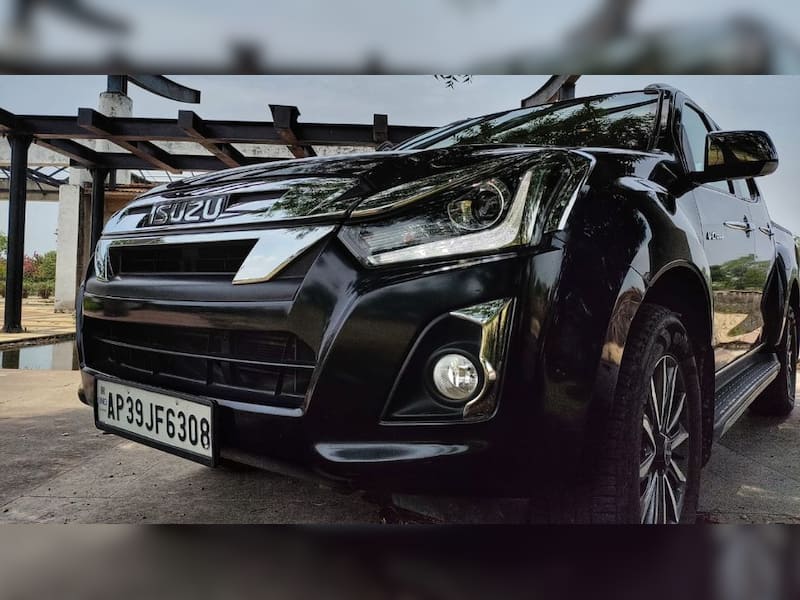 Isuzu D-Max V-Cross Review: Can Withstand Blows From Toyota Hilux? IN ...