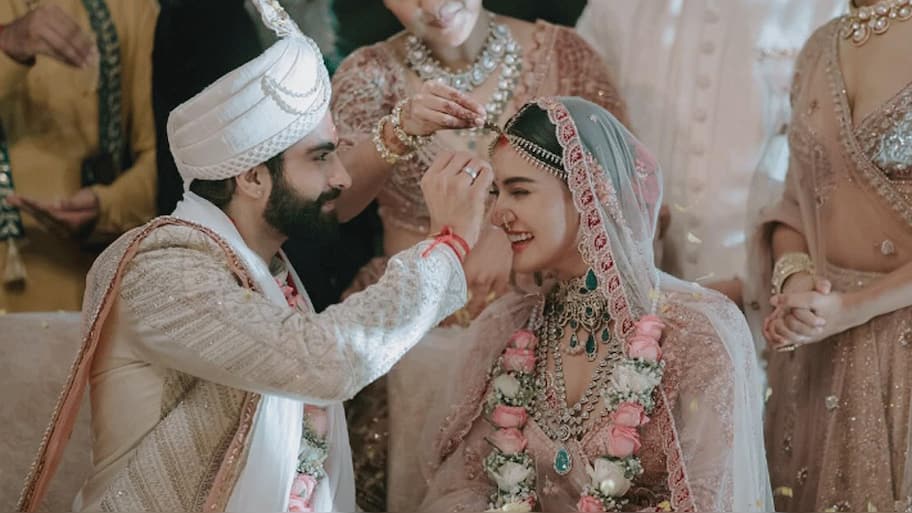 Mukti Mohan Ties Knot With Animal Actor Kunal Thakur, See Wedding ...
