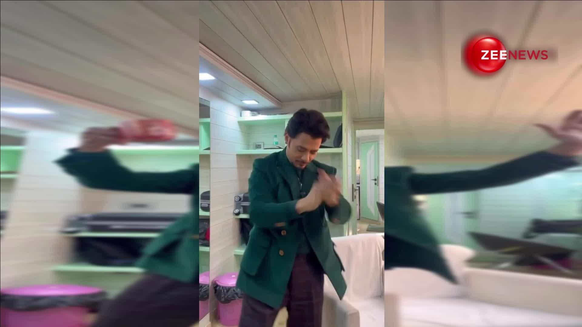 VIRAL VIDEO Anupam Mittal Grooves to Bobby Deol's Abrar's Entry track ...