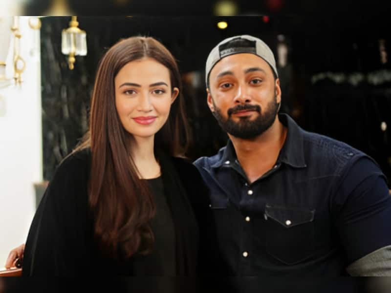 In Pics - Pakistan Actor Umair Jaswal Who Was Married To Shoaib Malik's ...