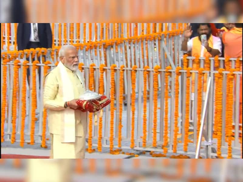 First Pics Of PM Narendra Modi With 'Silver Chhatra' At Ram Temple In ...