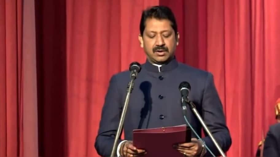 Meet Sumit Kumar Singh: Lone Independent Minister In Nitish Kumar's ...