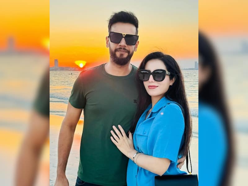Imad Wasim's Love Story With British-origin Wife, Sannia Ashfaq - In ...