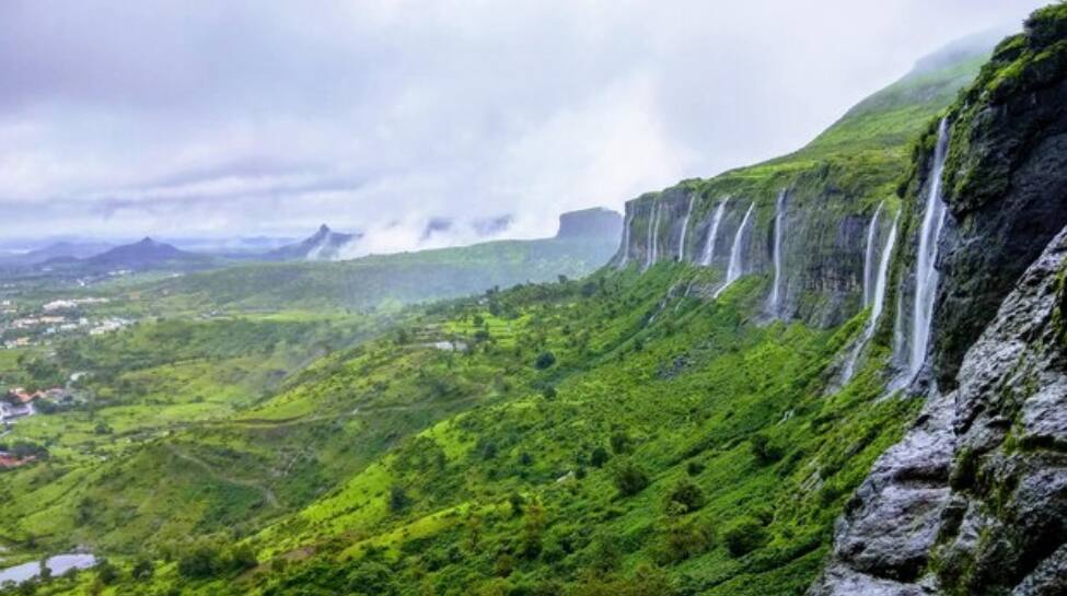 5 Must-Visit Places in Maharashtra | News | Zee News