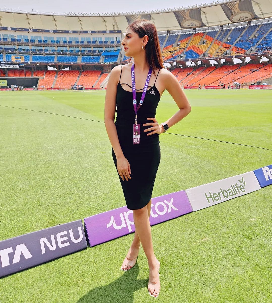 Who Is Nashpreet Kaur? IPL 2024 Anchor Who Has Become Fans' Favourite ...