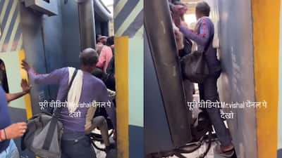 Video Of Passengers Jostling To Enter Overcrowded Train Goes Viral ...