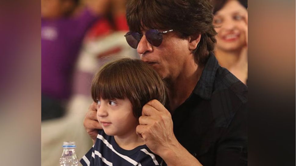 Viral Video: Shah Rukh Khan And Son AbRam Spotted At New York ...