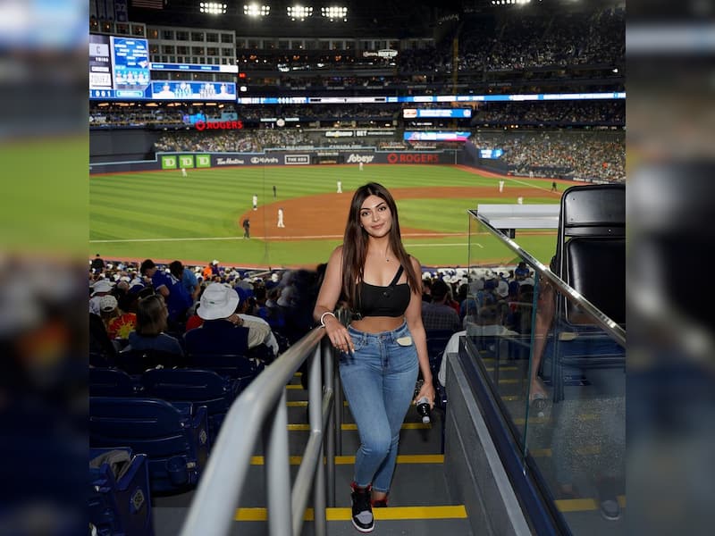 Too Stunning To Be A Cricket Host: Yesha Sagar Goes Viral For Her Looks ...