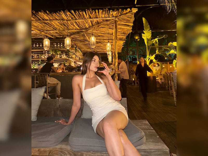 Too Stunning To Be A Cricket Host: Yesha Sagar Goes Viral For Her Looks ...