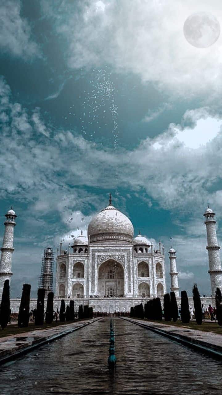 Taj Mahal In Moonlight