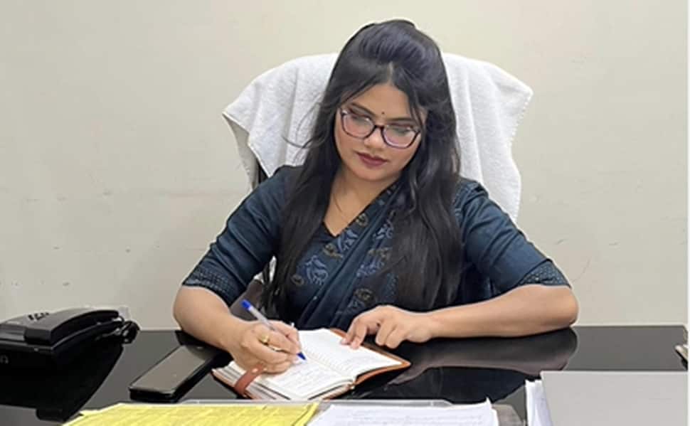 Who Is Swati Gupta? PCS Officer, Whose Reels Are Going Viral On Social ...