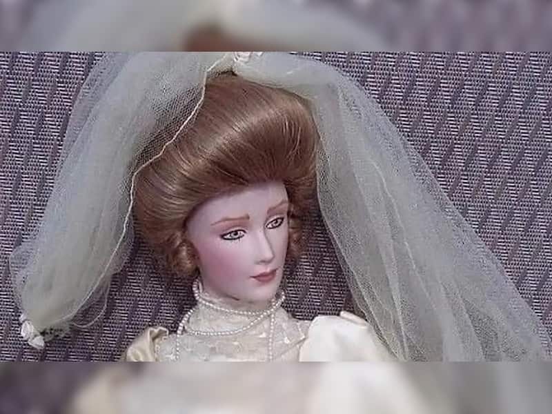 Meet Elizabeth: The World's Most Haunted Doll That Attacks Men, Spreads ...
