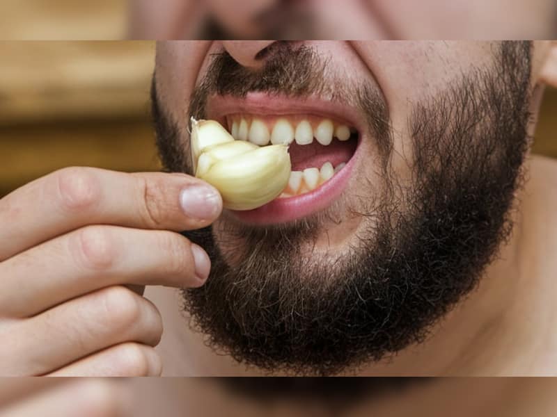 8 Myths About Eating Raw Garlic | News | Zee News