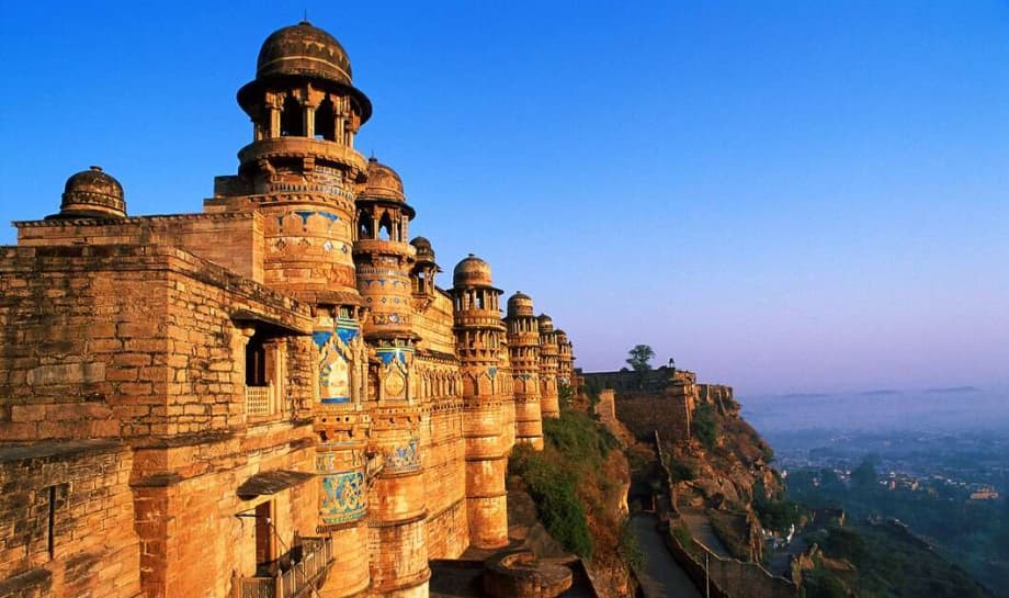 8 Unseen Forts And Palaces Of Madhya Pradesh | News | Zee News