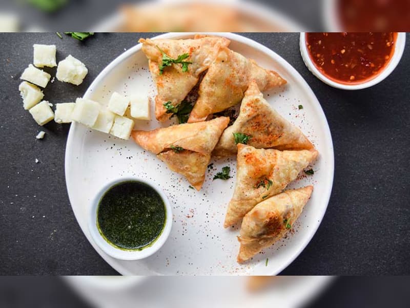 7 Varieties of Samosas To Add a Touch of Crisp in Your Meal | News ...