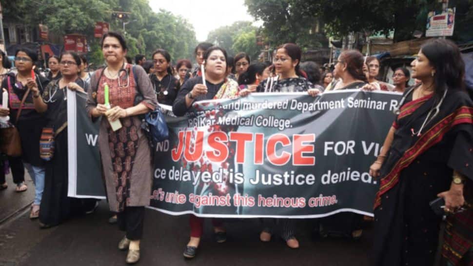 Kolkata Doctor Rape-Murder Case: Victim's Parents Accuse Police Of Destroying Evidence | India ...