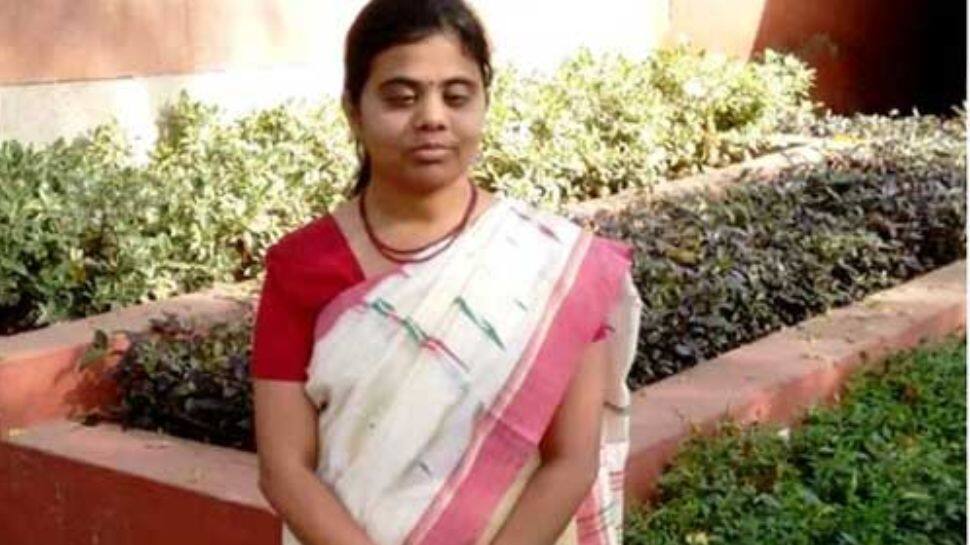 Meet IAS Officer Who Lost Her Sight But Not Her 'Vision', Becomes India's First Visually ...