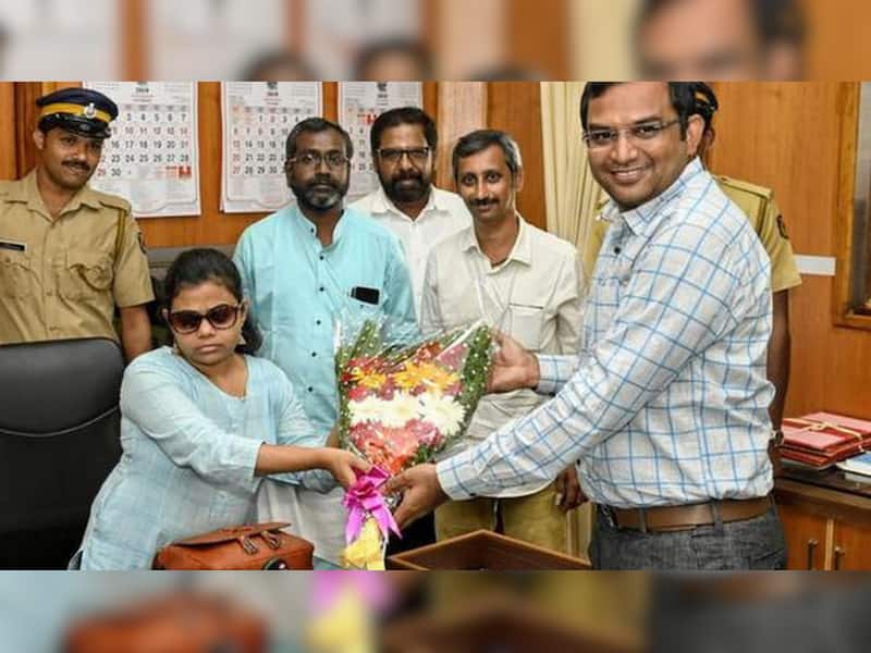 Meet IAS Officer Who Lost Her Sight But Not Her 'Vision', Becomes India's First Visually ...
