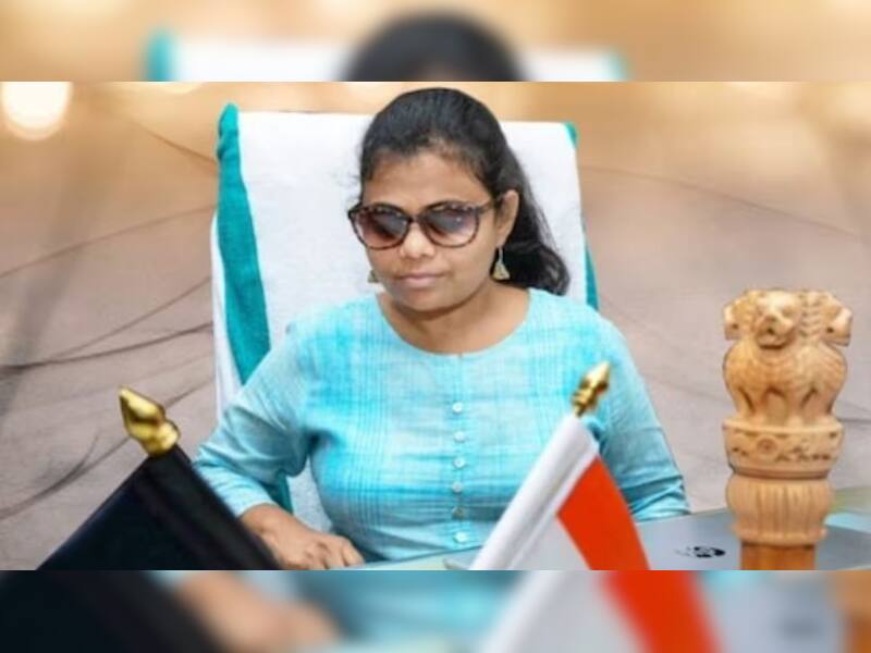 Meet IAS Officer Who Lost Her Sight But Not Her 'Vision', Becomes India's First Visually ...